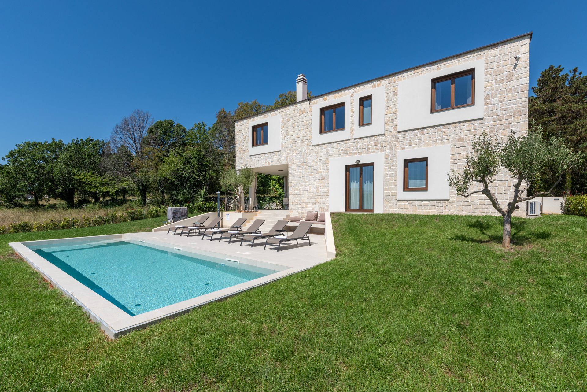 Rent Villa „Minerva“ near Porec – at the best price with Crovillas